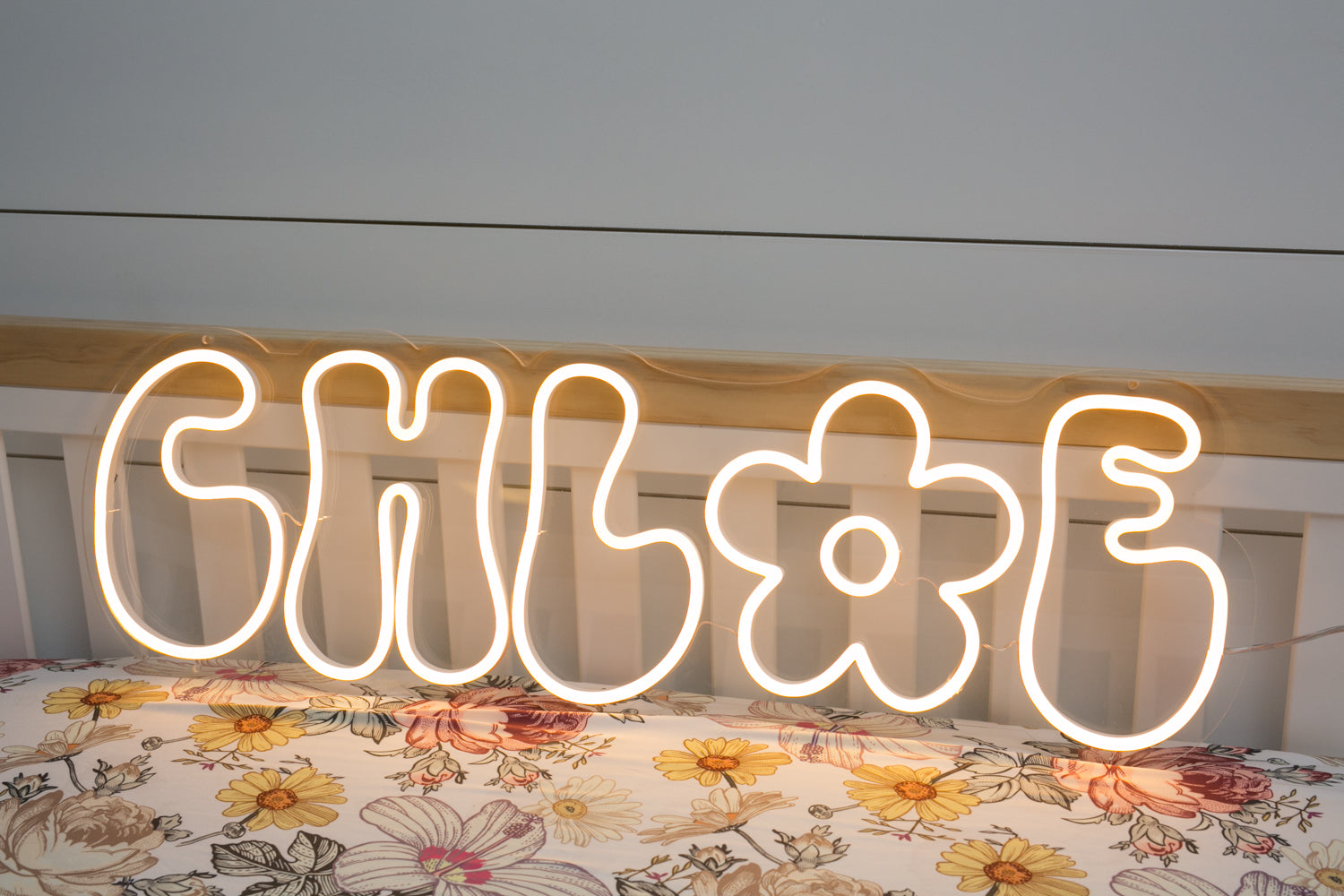 The Chloe Neon – houseofroundsfontpreview